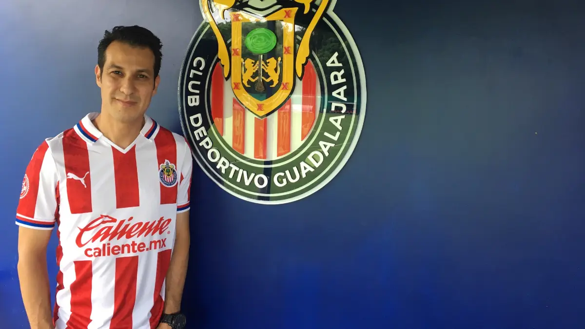 Él es Omar González, jefe de prensa en Chivas que encaró a los medios - Soy Referee