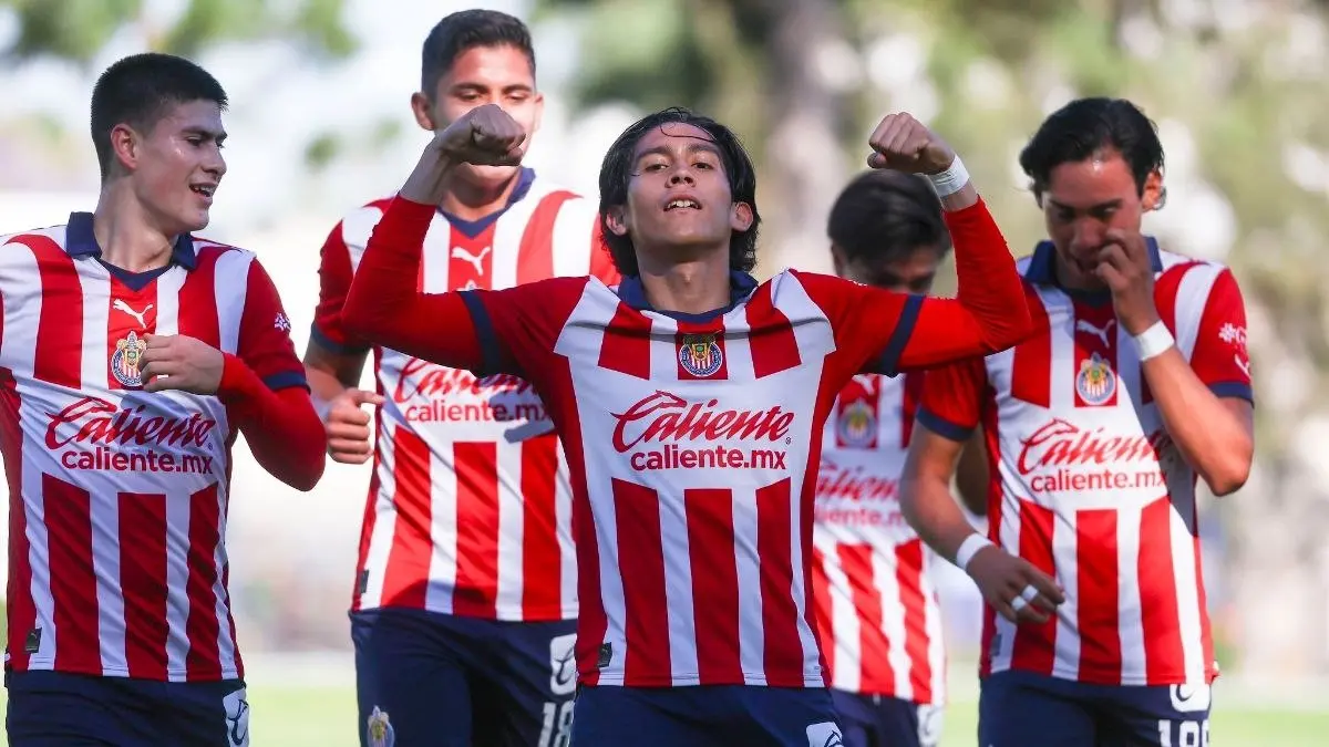 ¡Calienta el Clásico! Canterano de Chivas festeja como Henry Martín en ...